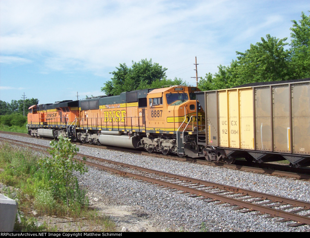 BNSF 8887